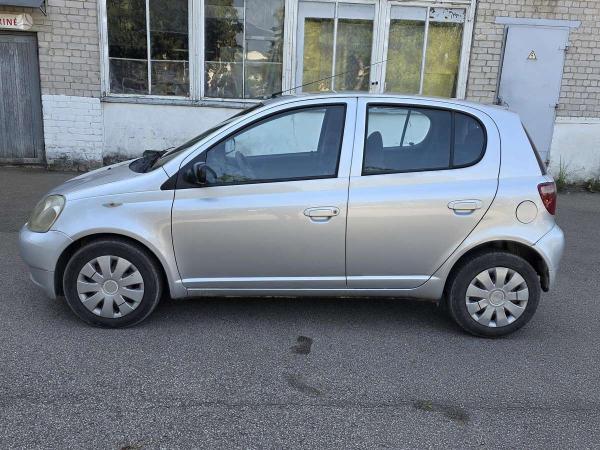 Pelēks Toyota Yaris 2003 Viļņa, ar dzinēja tilpumu 1.30 L un nobraukumu 218 tūkst. km par 1950 €, foto 4 vietnē AUTOMOTO.COM.LV