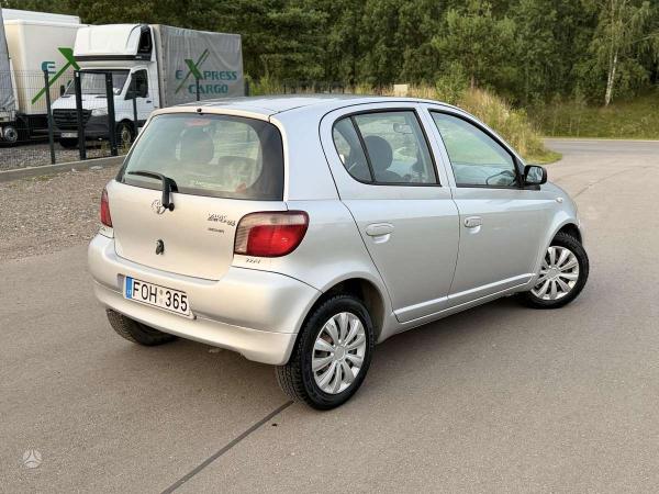 Pelēks Toyota Yaris 2003 Viļņa, ar dzinēja tilpumu 1.30 L un nobraukumu 128 tūkst. km par 2300 €, foto 4 vietnē AUTOMOTO.COM.LV
