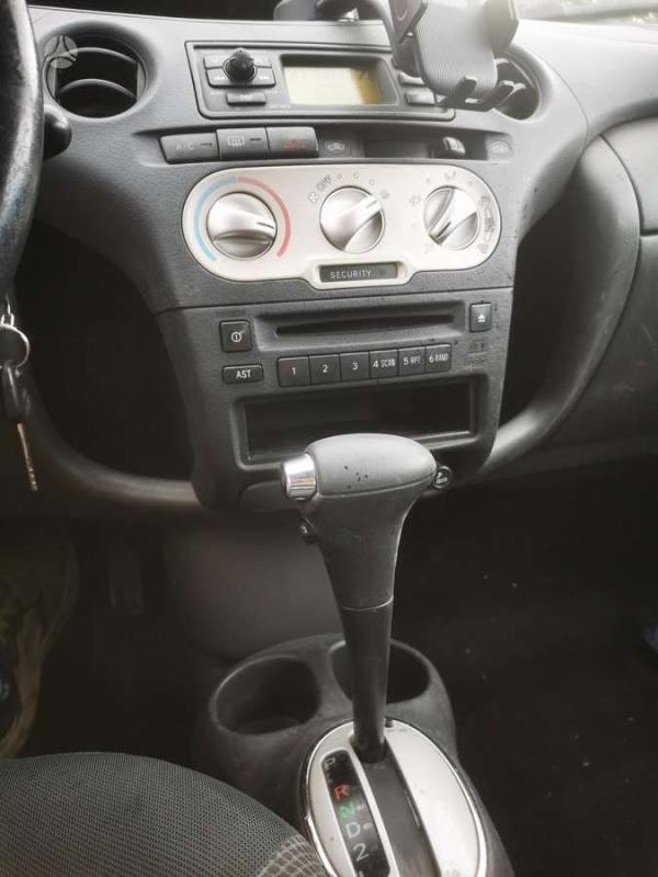Pelēks Toyota Yaris 2003 Viļņa, ar dzinēja tilpumu 1.30 L un nobraukumu 183 tūkst. km par 1750 €, foto 2 vietnē AUTOMOTO.COM.LV
