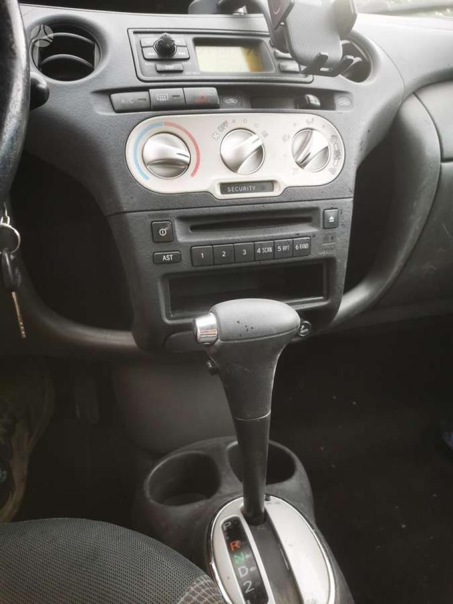 Grey Toyota Yaris 2003 in Vilnius, with an engine capacity of 1.30 L and mileage of 183 thousand km for 1750 €, photo 3 on AUTOMOTO.COM.LV