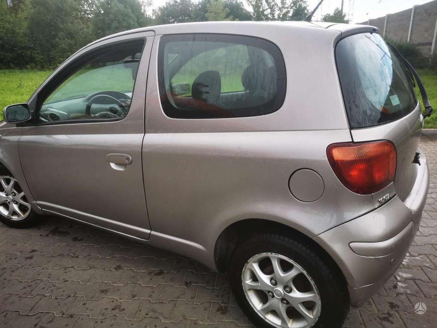 Grey Toyota Yaris 2003 in Vilnius, with an engine capacity of 1.30 L and mileage of 183 thousand km for 1750 €, photo 15 on AUTOMOTO.COM.LV
