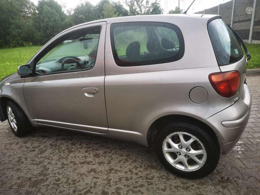 Grey Toyota Yaris 2003 in Vilnius, with an engine capacity of 1.30 L and mileage of 183 thousand km for 1750 €, photo 19 on AUTOMOTO.COM.LV