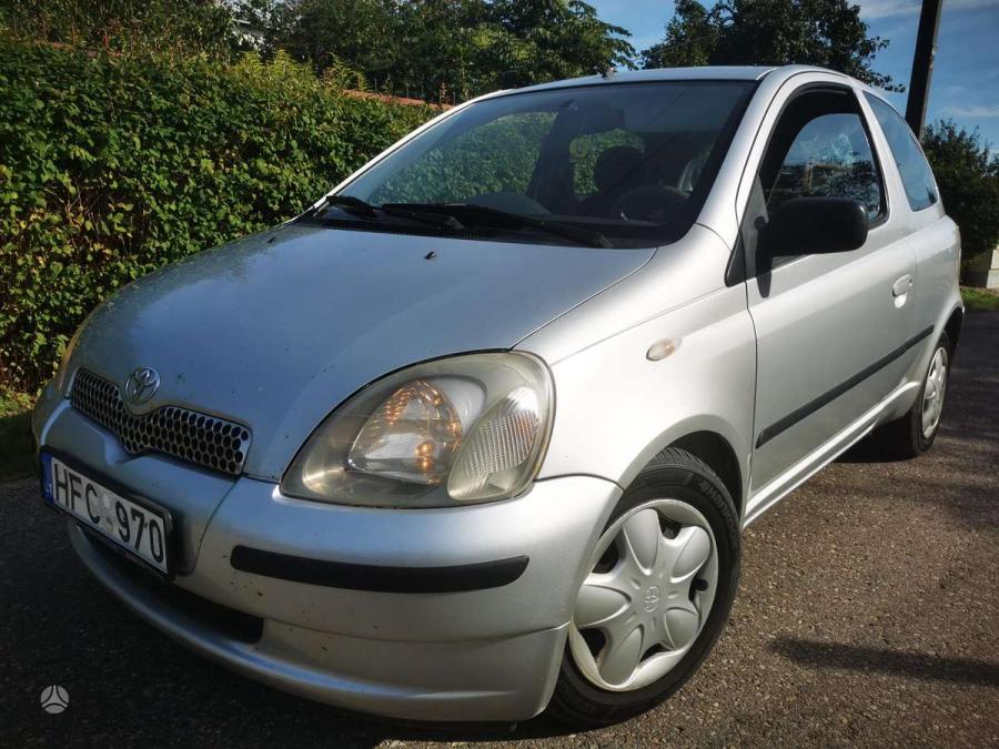 Pelēks Toyota Yaris 2003 Viļņa, ar dzinēja tilpumu 1.30 L un nobraukumu 225 tūkst. km par 2350 €, foto 1 vietnē AUTOMOTO.COM.LV