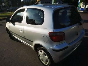 Pelēks Toyota Yaris 2003 Viļņa, ar dzinēja tilpumu 1.30 L un nobraukumu 225 tūkst. km par 2350 €, foto 4 vietnē AUTOMOTO.COM.LV