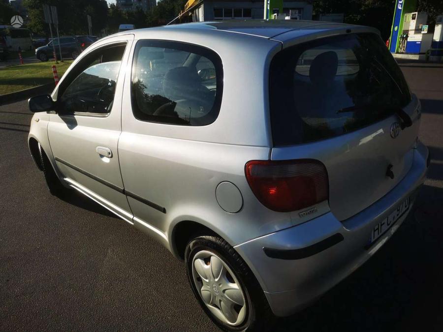 Pelēks Toyota Yaris 2003 Viļņa, ar dzinēja tilpumu 1.30 L un nobraukumu 225 tūkst. km par 2350 €, foto 4 vietnē AUTOMOTO.COM.LV