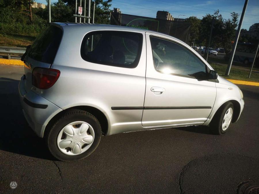 Pelēks Toyota Yaris 2003 Viļņa, ar dzinēja tilpumu 1.30 L un nobraukumu 225 tūkst. km par 2350 €, foto 5 vietnē AUTOMOTO.COM.LV
