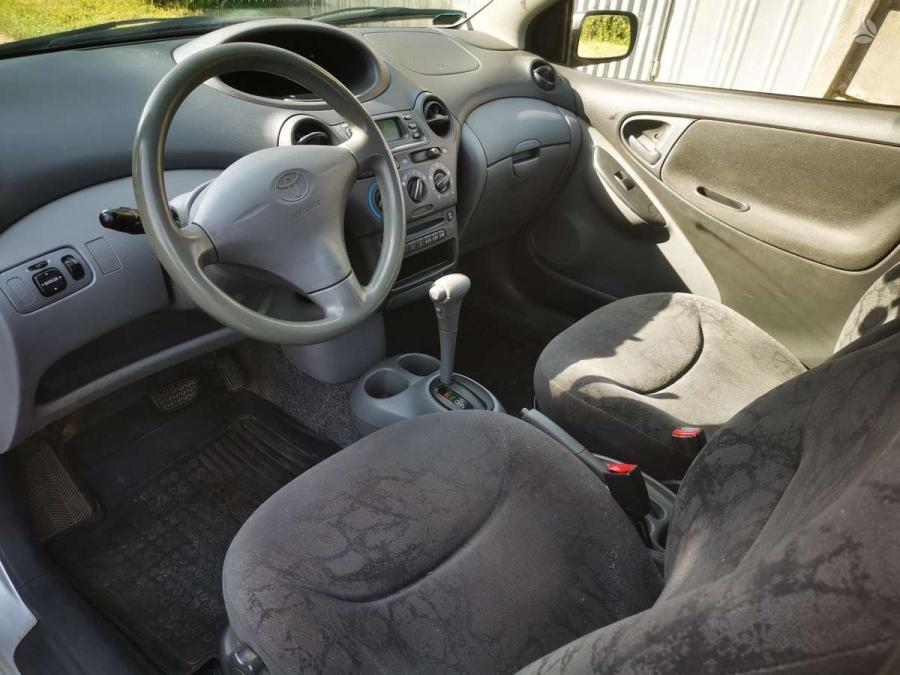 Pelēks Toyota Yaris 2003 Viļņa, ar dzinēja tilpumu 1.30 L un nobraukumu 225 tūkst. km par 2350 €, foto 12 vietnē AUTOMOTO.COM.LV