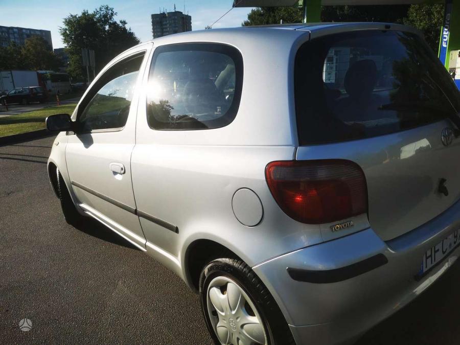 Pelēks Toyota Yaris 2003 Viļņa, ar dzinēja tilpumu 1.30 L un nobraukumu 225 tūkst. km par 2350 €, foto 15 vietnē AUTOMOTO.COM.LV