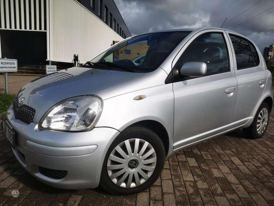 Grey Toyota Yaris 2003 in Vilnius, with an engine capacity of 1.30 L and mileage of 153 thousand km for 2750 €, photo 1 on AUTOMOTO.COM.LV