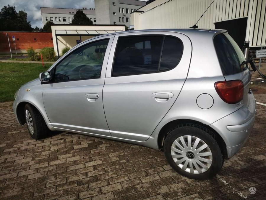 Grey Toyota Yaris 2003 in Vilnius, with an engine capacity of 1.30 L and mileage of 153 thousand km for 2750 €, photo 8 on AUTOMOTO.COM.LV