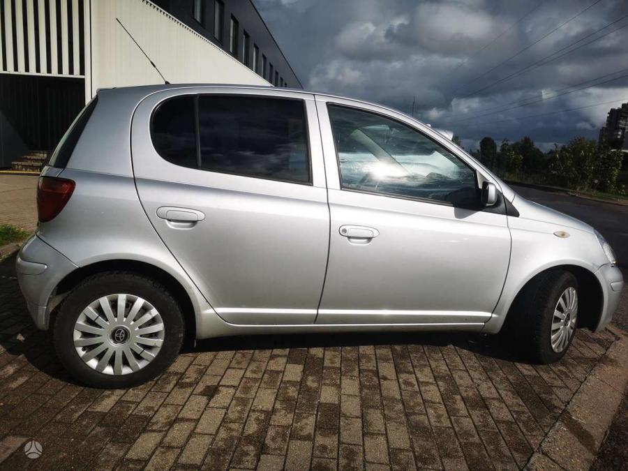 Grey Toyota Yaris 2003 in Vilnius, with an engine capacity of 1.30 L and mileage of 153 thousand km for 2750 €, photo 10 on AUTOMOTO.COM.LV
