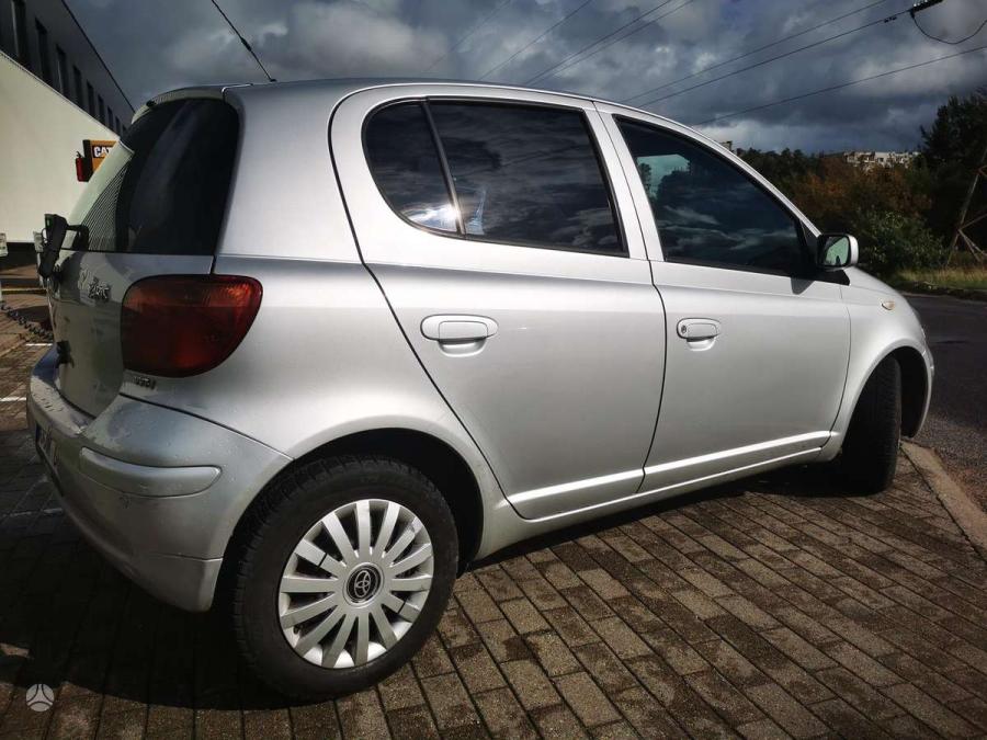 Grey Toyota Yaris 2003 in Vilnius, with an engine capacity of 1.30 L and mileage of 153 thousand km for 2750 €, photo 11 on AUTOMOTO.COM.LV