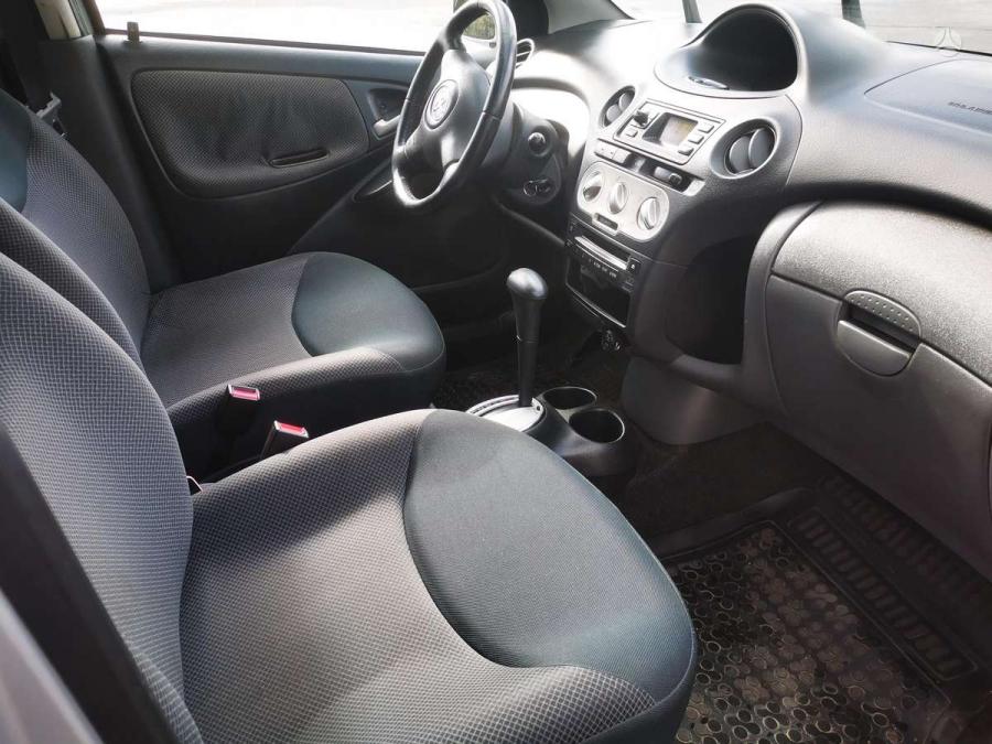 Grey Toyota Yaris 2003 in Vilnius, with an engine capacity of 1.30 L and mileage of 153 thousand km for 2750 €, photo 15 on AUTOMOTO.COM.LV