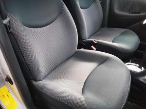 Grey Toyota Yaris 2003 in Vilnius, with an engine capacity of 1.30 L and mileage of 153 thousand km for 2750 €, photo 16 on AUTOMOTO.COM.LV