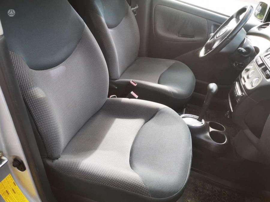 Grey Toyota Yaris 2003 in Vilnius, with an engine capacity of 1.30 L and mileage of 153 thousand km for 2750 €, photo 19 on AUTOMOTO.COM.LV