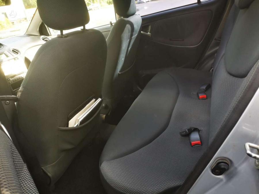 Grey Toyota Yaris 2003 in Vilnius, with an engine capacity of 1.30 L and mileage of 153 thousand km for 2750 €, photo 30 on AUTOMOTO.COM.LV