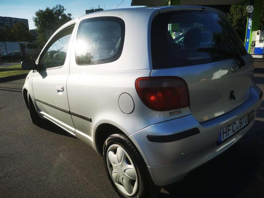 Grey Toyota Yaris 2003 in Vilnius, with an engine capacity of 1.30 L and mileage of 220 thousand km for 1880 €, photo 1 on AUTOMOTO.COM.LV