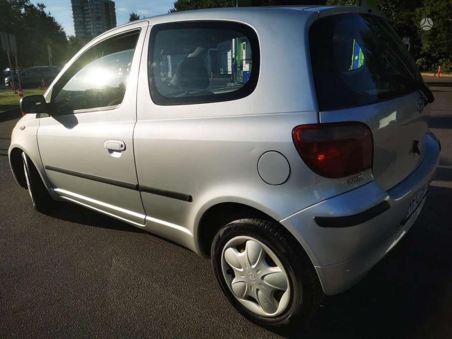 Grey Toyota Yaris 2003 in Vilnius, with an engine capacity of 1.30 L and mileage of 220 thousand km for 1880 €, photo 9 on AUTOMOTO.COM.LV