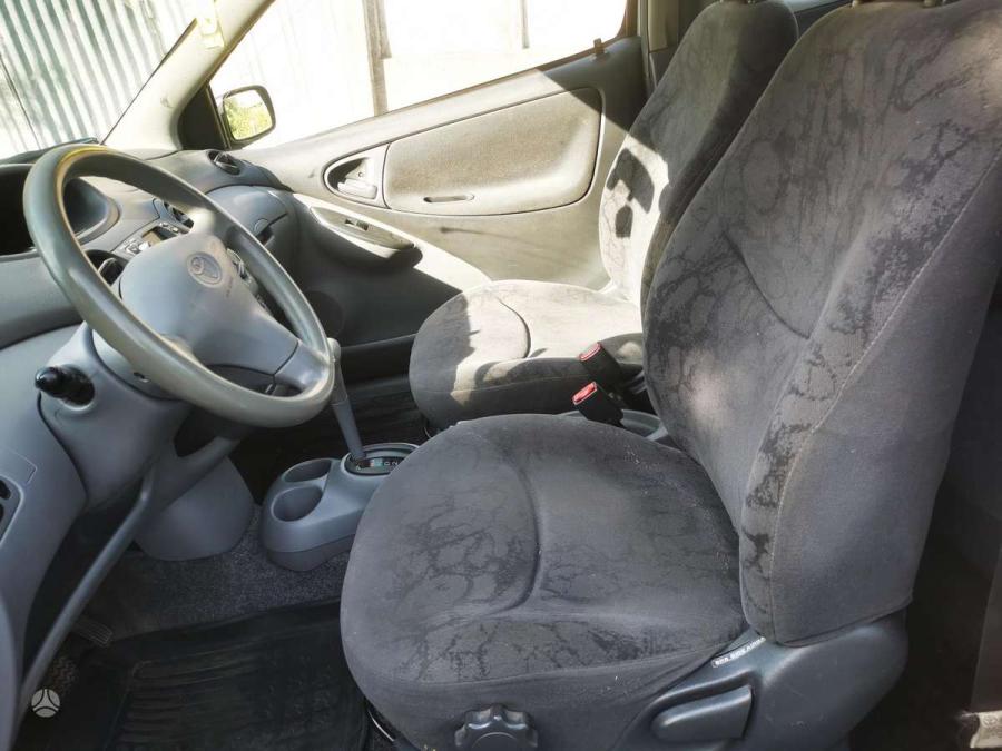 Grey Toyota Yaris 2003 in Vilnius, with an engine capacity of 1.30 L and mileage of 220 thousand km for 1880 €, photo 12 on AUTOMOTO.COM.LV