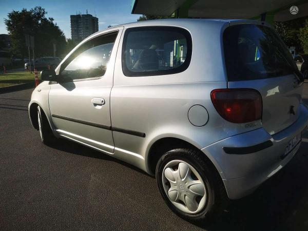 Grey Toyota Yaris 2003 in Vilnius, with an engine capacity of 1.30 L and mileage of 220 thousand km for 1880 €, photo 8 on AUTOMOTO.COM.LV