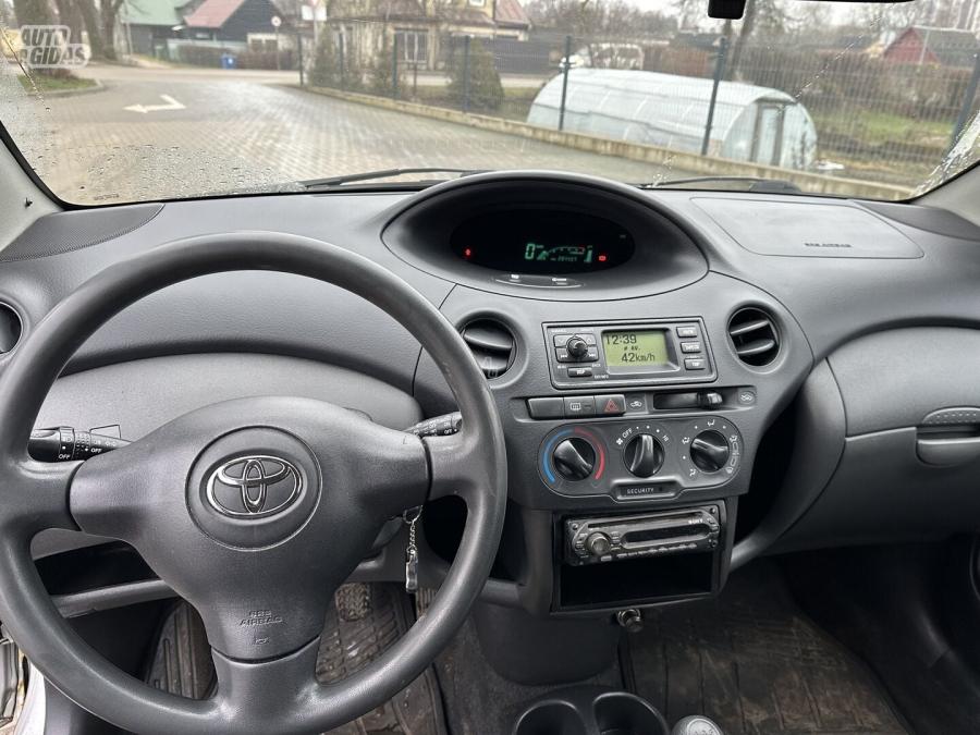 Pelēks Toyota Yaris 2004 Ukmergė, ar dzinēja tilpumu 1.40 L un nobraukumu 284 tūkst. km par 800 €, foto 11 vietnē AUTOMOTO.COM.LV