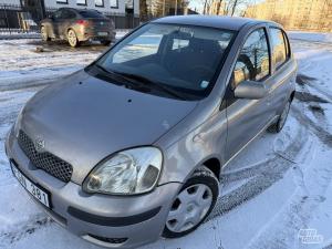 Pelēks Toyota Yaris 2004 Kauņa, ar dzinēja tilpumu 1.40 L un nobraukumu 300 tūkst. km par 1450 €, foto  vietnē AUTOMOTO.COM.LV