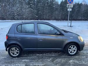 Pelēks Toyota Yaris 2004 Viļņa, ar dzinēja tilpumu 1.36 L un nobraukumu 148 tūkst. km par 850 €, foto 2 vietnē AUTOMOTO.COM.LV