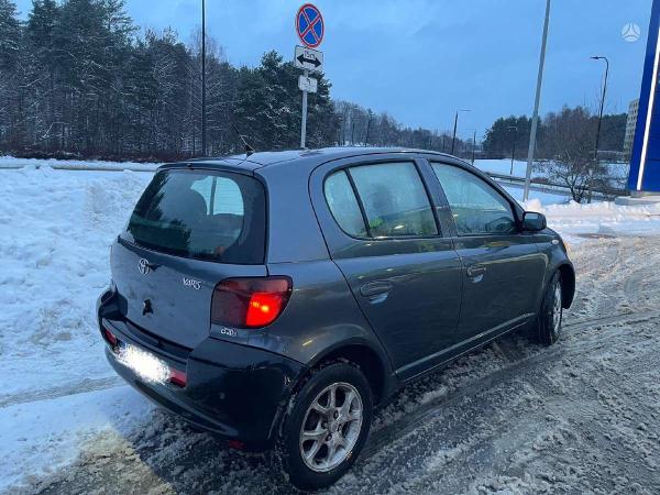 Pelēks Toyota Yaris 2004 Viļņa, ar dzinēja tilpumu 1.36 L un nobraukumu 148 tūkst. km par 850 €, foto 3 vietnē AUTOMOTO.COM.LV