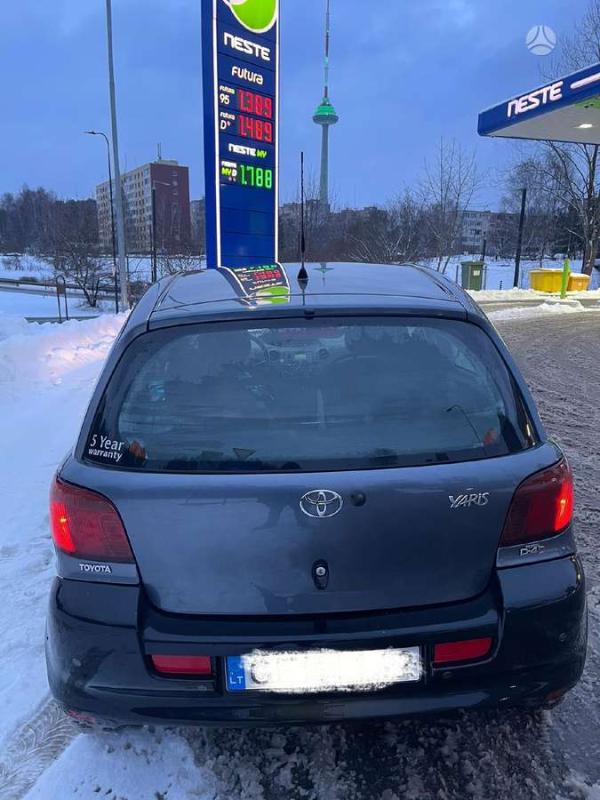 Pelēks Toyota Yaris 2004 Viļņa, ar dzinēja tilpumu 1.36 L un nobraukumu 148 tūkst. km par 850 €, foto 4 vietnē AUTOMOTO.COM.LV