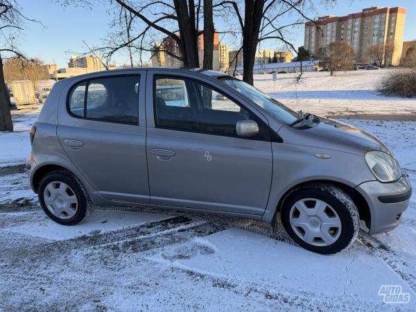 Grey Toyota Yaris 2004 in Kaunas, with an engine capacity of 1.40 L and mileage of 300 thousand km for 1400 €, photo 3 on AUTOMOTO.COM.LV