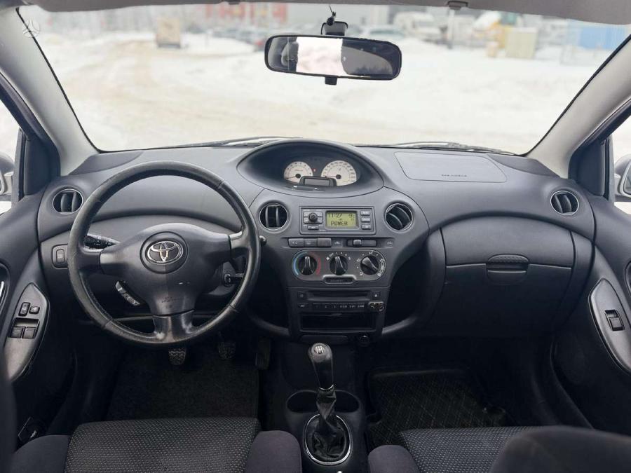 Pelēks Toyota Yaris 2004 Viļņa, ar dzinēja tilpumu 1.50 L un nobraukumu 154 tūkst. km par 2200 €, foto 7 vietnē AUTOMOTO.COM.LV