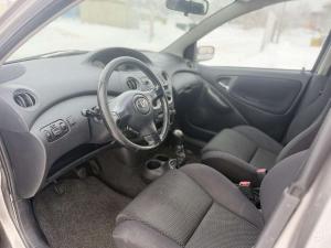 Pelēks Toyota Yaris 2004 Viļņa, ar dzinēja tilpumu 1.50 L un nobraukumu 154 tūkst. km par 2200 €, foto 10 vietnē AUTOMOTO.COM.LV