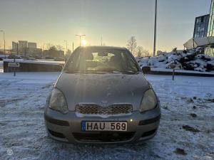 Grey Toyota Yaris 2004 in Vilnius, with an engine capacity of 1.00 L and mileage of 177 thousand km for 450 €, photo 2 on AUTOMOTO.COM.LV