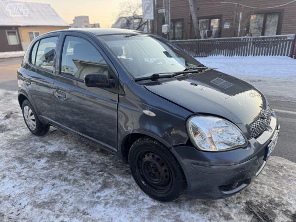 Pelēks Toyota Yaris 2004 Kauņa, ar dzinēja tilpumu 1.40 L un nobraukumu 270 tūkst. km par 1000 €, foto 3 vietnē AUTOMOTO.COM.LV