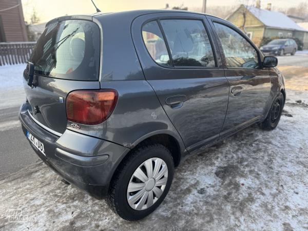 Pelēks Toyota Yaris 2004 Kauņa, ar dzinēja tilpumu 1.40 L un nobraukumu 270 tūkst. km par 1000 €, foto 5 vietnē AUTOMOTO.COM.LV