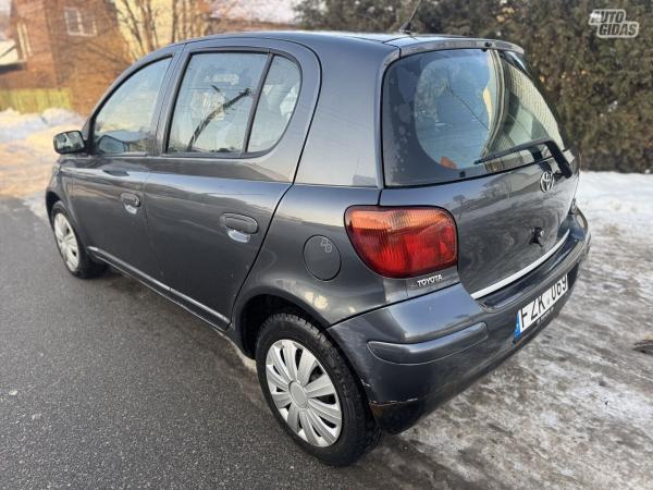 Pelēks Toyota Yaris 2004 Kauņa, ar dzinēja tilpumu 1.40 L un nobraukumu 270 tūkst. km par 1000 €, foto 8 vietnē AUTOMOTO.COM.LV