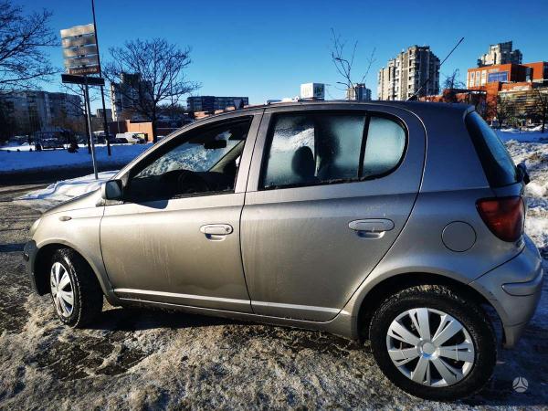 Grey Toyota Yaris 2004 in Vilnius, with an engine capacity of 1.30 L and mileage of 180 thousand km for 2450 €, photo 1 on AUTOMOTO.COM.LV
