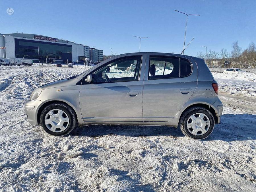 Pelēks Toyota Yaris 2004 Viļņa, ar dzinēja tilpumu 1.30 L un nobraukumu 186 tūkst. km par 2500 €, foto 4 vietnē AUTOMOTO.COM.LV