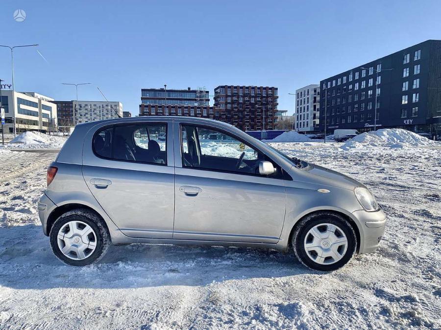 Pelēks Toyota Yaris 2004 Viļņa, ar dzinēja tilpumu 1.30 L un nobraukumu 186 tūkst. km par 2500 €, foto 5 vietnē AUTOMOTO.COM.LV