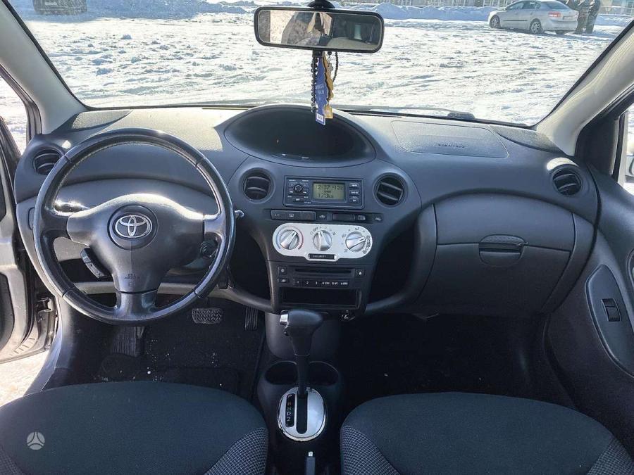 Pelēks Toyota Yaris 2004 Viļņa, ar dzinēja tilpumu 1.30 L un nobraukumu 186 tūkst. km par 2500 €, foto 11 vietnē AUTOMOTO.COM.LV