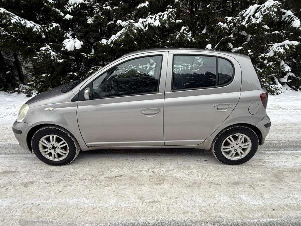 Grey Toyota Yaris 2004 in Vilnius, with an engine capacity of 1.36 L and mileage of 282 thousand km for 1700 €, photo 4 on AUTOMOTO.COM.LV