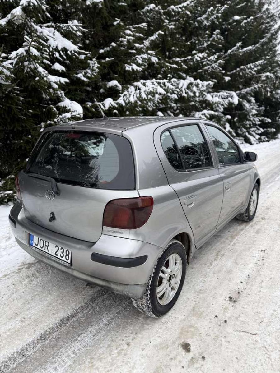 Pelēks Toyota Yaris 2004 Viļņa, ar dzinēja tilpumu 1.36 L un nobraukumu 282 tūkst. km par 1700 €, foto 5 vietnē AUTOMOTO.COM.LV