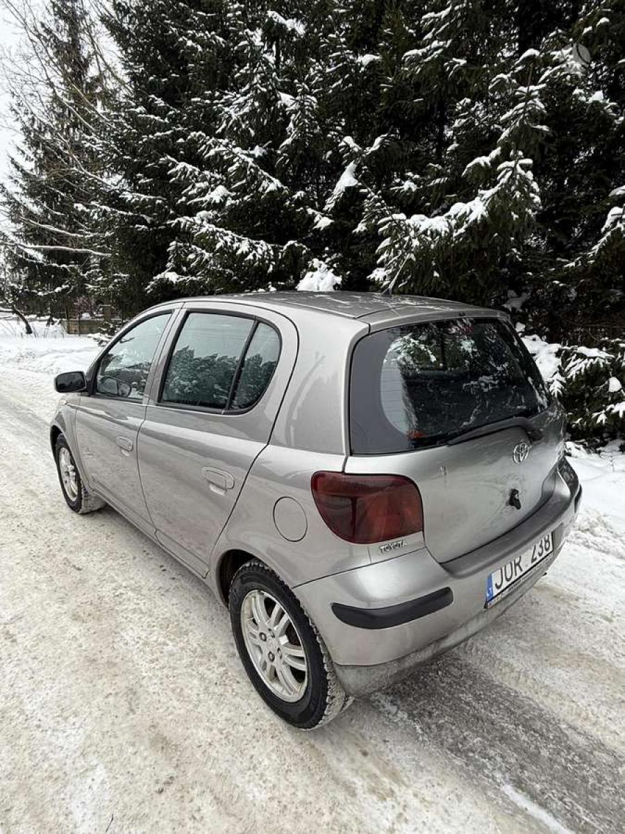 Pelēks Toyota Yaris 2004 Viļņa, ar dzinēja tilpumu 1.36 L un nobraukumu 282 tūkst. km par 1700 €, foto 6 vietnē AUTOMOTO.COM.LV