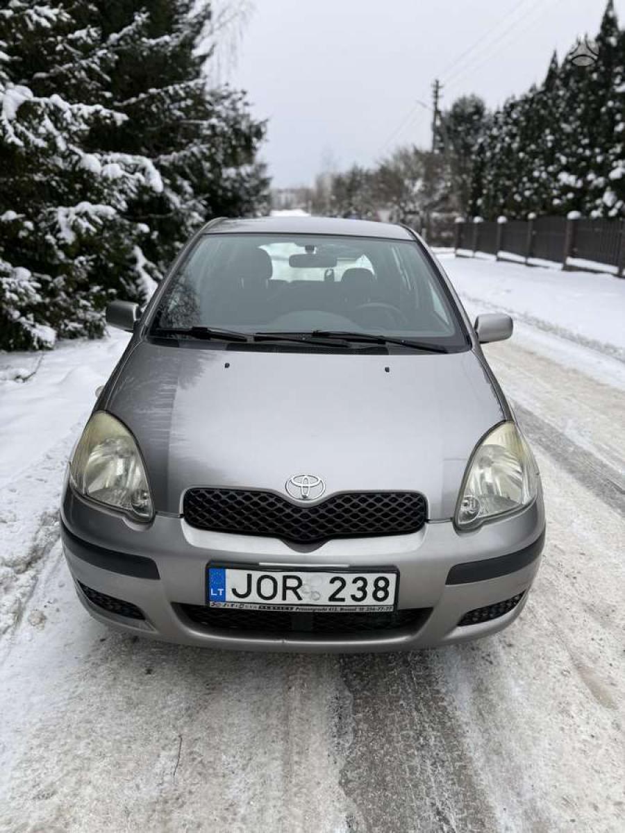 Pelēks Toyota Yaris 2004 Viļņa, ar dzinēja tilpumu 1.36 L un nobraukumu 282 tūkst. km par 1700 €, foto 7 vietnē AUTOMOTO.COM.LV