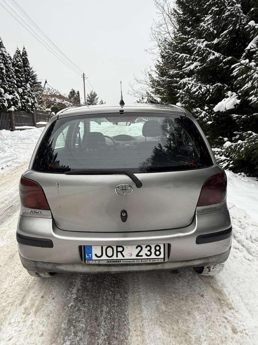 Pelēks Toyota Yaris 2004 Viļņa, ar dzinēja tilpumu 1.36 L un nobraukumu 282 tūkst. km par 1700 €, foto 8 vietnē AUTOMOTO.COM.LV