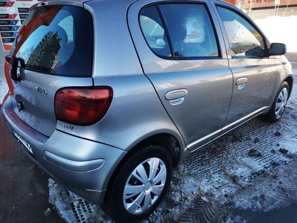 Grey Toyota Yaris 2004 in Vilnius, with an engine capacity of 1.30 L and mileage of 180 thousand km for 2450 €, photo 6 on AUTOMOTO.COM.LV