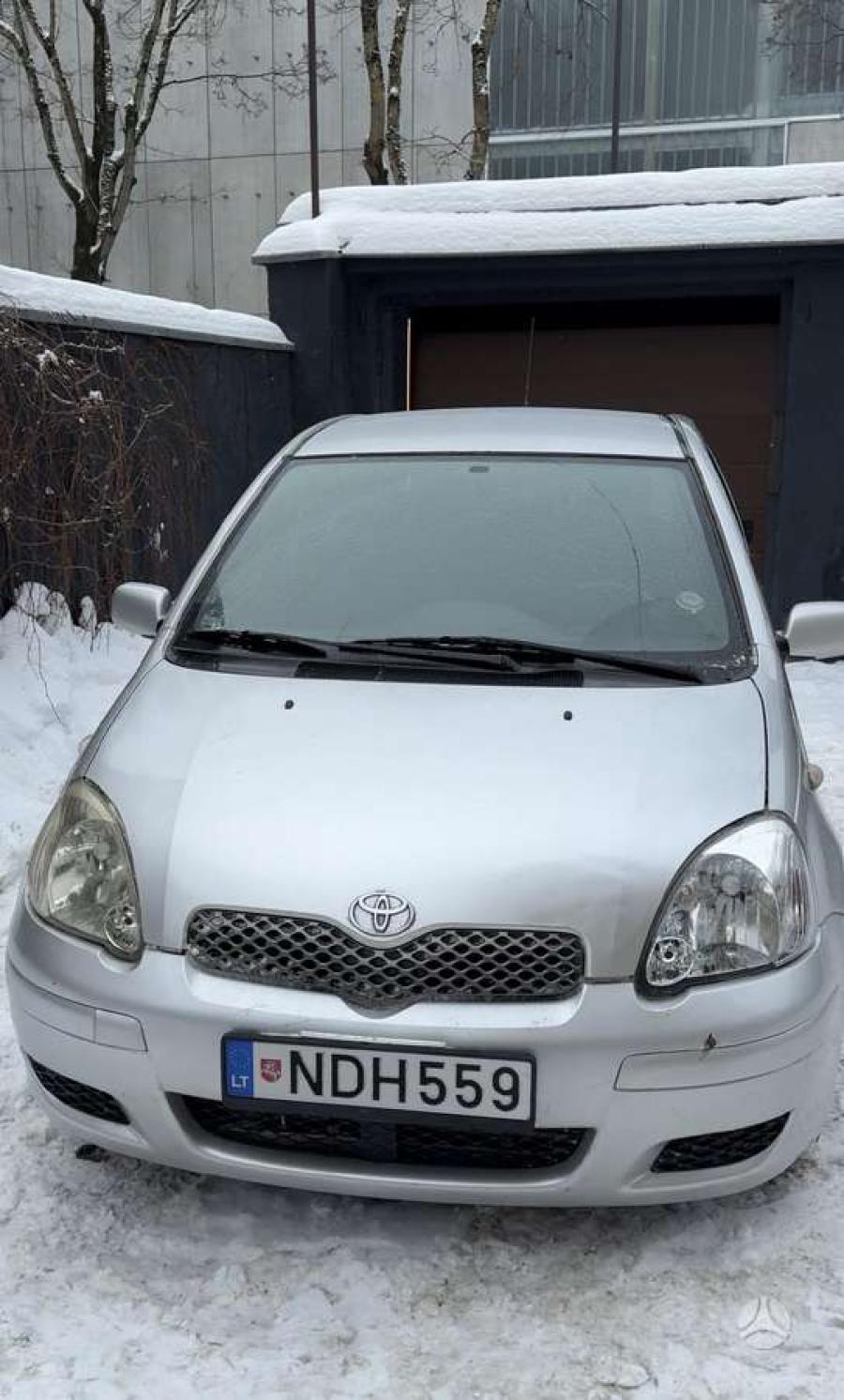 Grey Toyota Yaris 2004 in Kaunas, with an engine capacity of 0.00 L and mileage of 190 thousand km for 990 €, photo 1 on AUTOMOTO.COM.LV