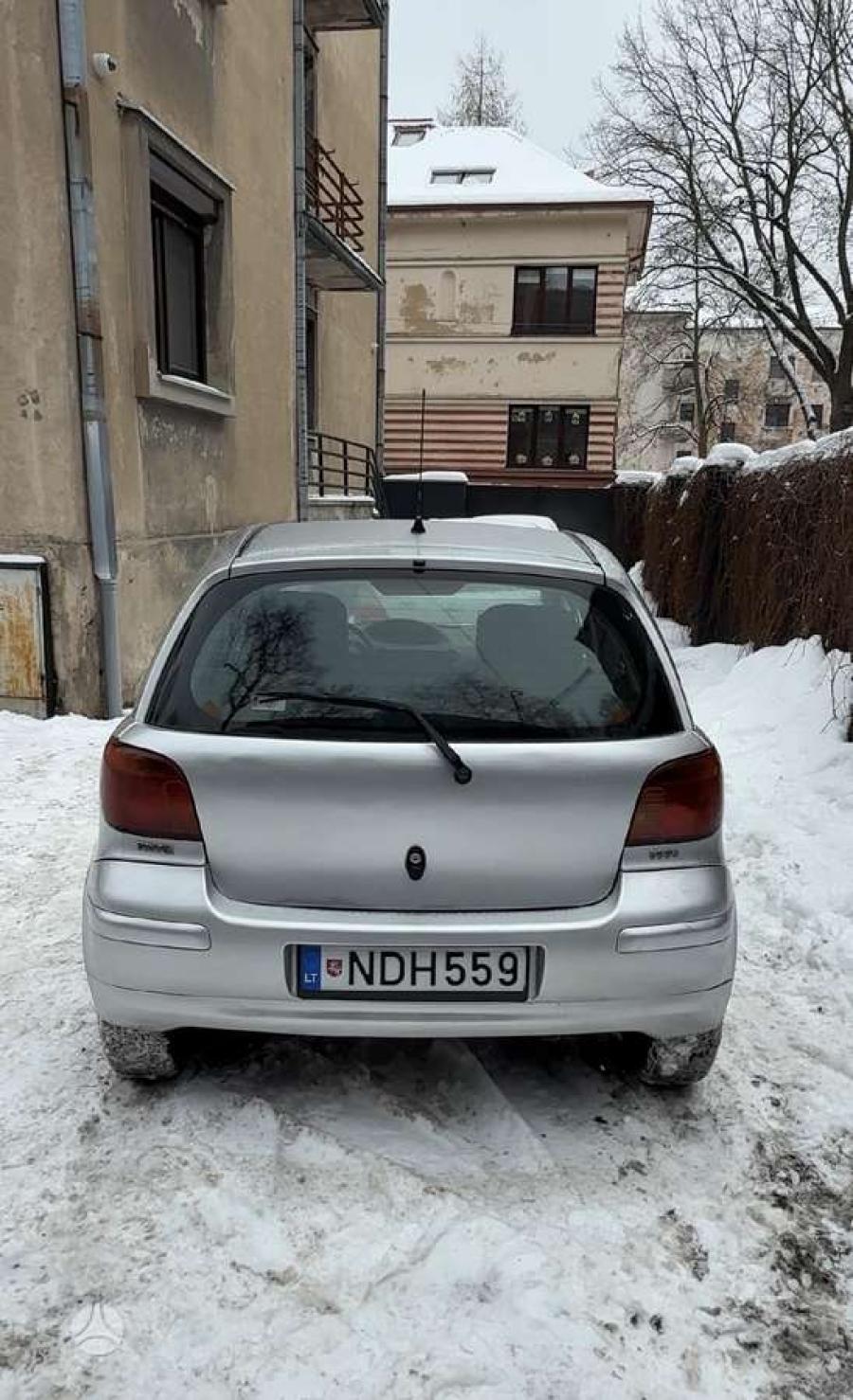 Grey Toyota Yaris 2004 in Kaunas, with an engine capacity of 0.00 L and mileage of 190 thousand km for 990 €, photo 3 on AUTOMOTO.COM.LV