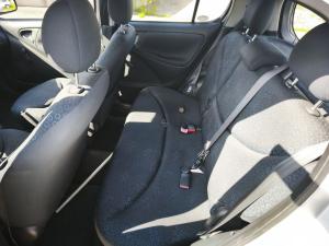 Pelēks Toyota Yaris 2004 Kauņa, ar dzinēja tilpumu 1.40 L un nobraukumu 212 tūkst. km par 399 €, foto 9 vietnē AUTOMOTO.COM.LV