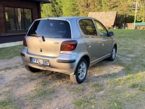 Pelēks Toyota Yaris 2004 Viļņa, ar dzinēja tilpumu 1.40 L un nobraukumu 230 tūkst. km par 1000 €, foto 5 vietnē AUTOMOTO.COM.LV